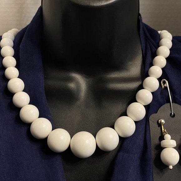 Jewelry | Vintage Lucite White Bead Necklace With Acrylic Dangle Bead ...